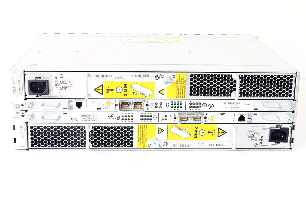 EMC CLARiiON DAE4P Array 100-561-329 +5x146GB +EMC Flare OE +Navisphere ...