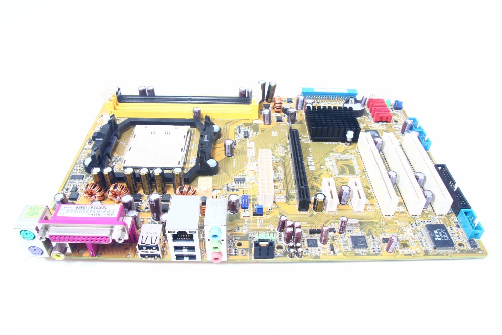 ASUS M2N ATX Desktop PC Motherboard AMD Sockel/Socket AM2 PCIe SATA DDR2
