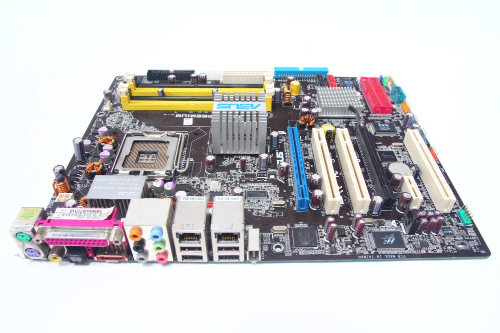 ASUS P5WD2 Premium ATX Desktop PC Mainboard Intel Sockel/Socket LGA775 PCIe
