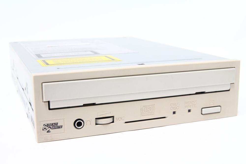 Yamaha CDR200t-NB CD-R Recordable Drive 2x/6x SCSI-50-pin Writer white/weiß