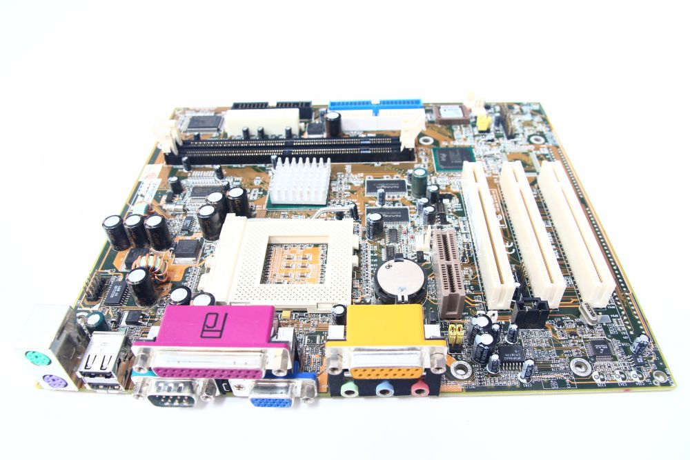 Chaintech CT-6WIV0 microATX Computer Motherboard Intel Socket/Sockel ...