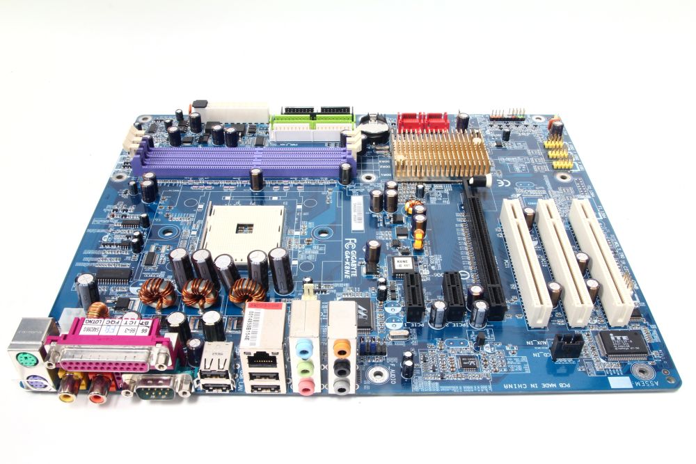Gigabyte GA-K8NE ATX Mainboard AMD Socket / Sockel 754 Motherboard DDR1 S-ATA