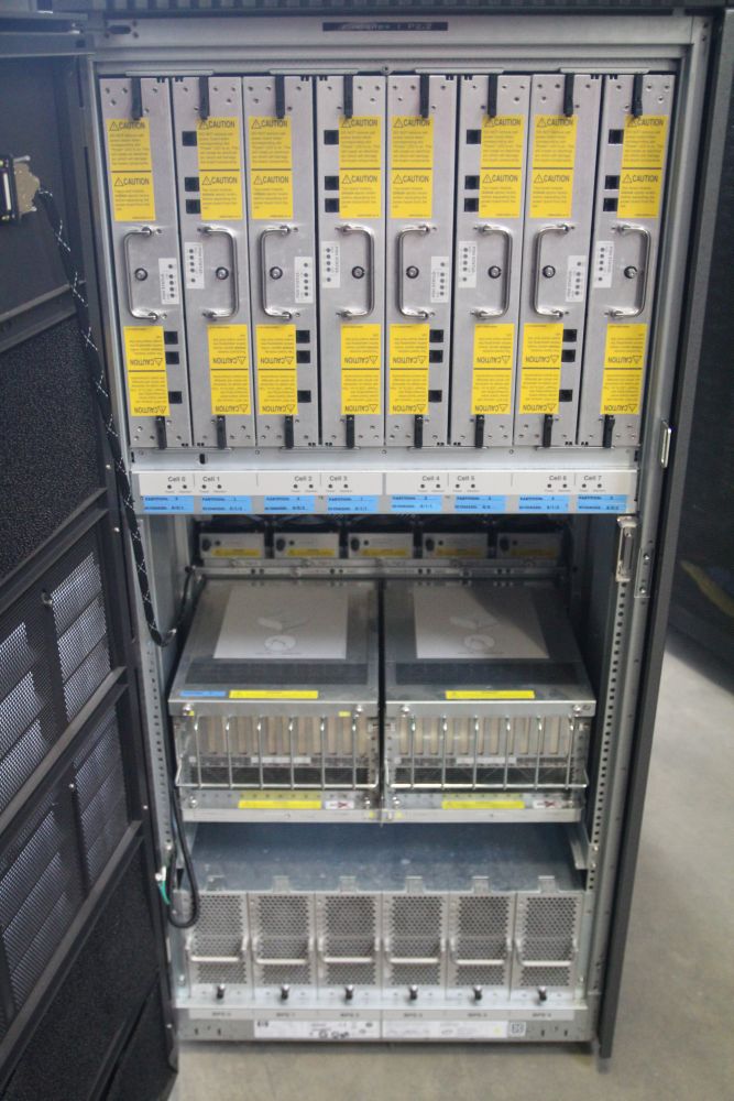 HP 9000 Superdome Server Computer Cabinet 32x Intel Itanium 2 128GB RAM