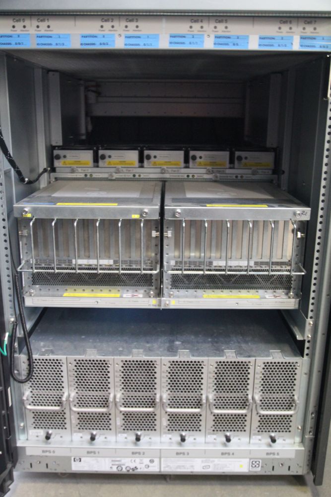 HP 9000 Superdome Server Computer Cabinet 32x Intel Itanium 2 128GB RAM