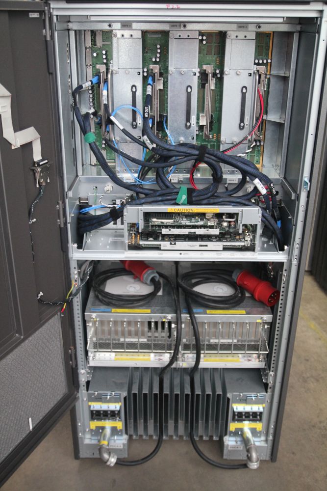 HP 9000 Superdome Server Computer Cabinet 32x Intel Itanium 2 128GB RAM