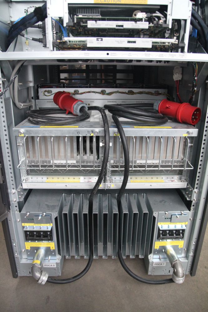 HP 9000 Superdome Server Computer Cabinet 32x Intel Itanium 2 128GB RAM