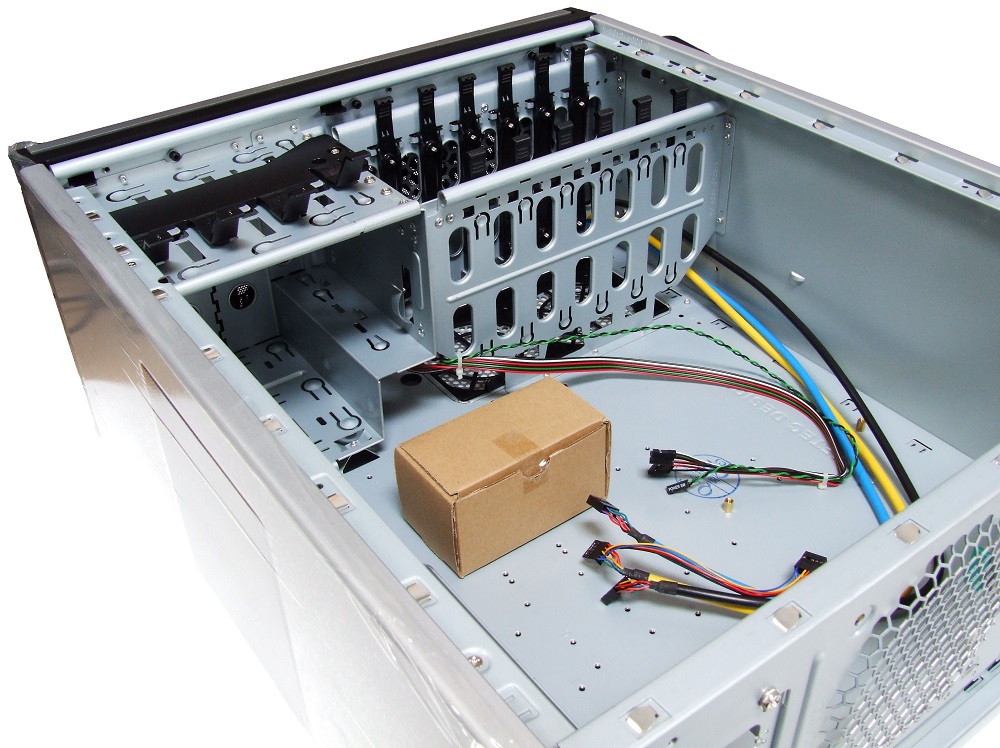 Chieftec Aegis ATX Computer Midi Tower Case Chassis PC Gehäuse B-Stock ...