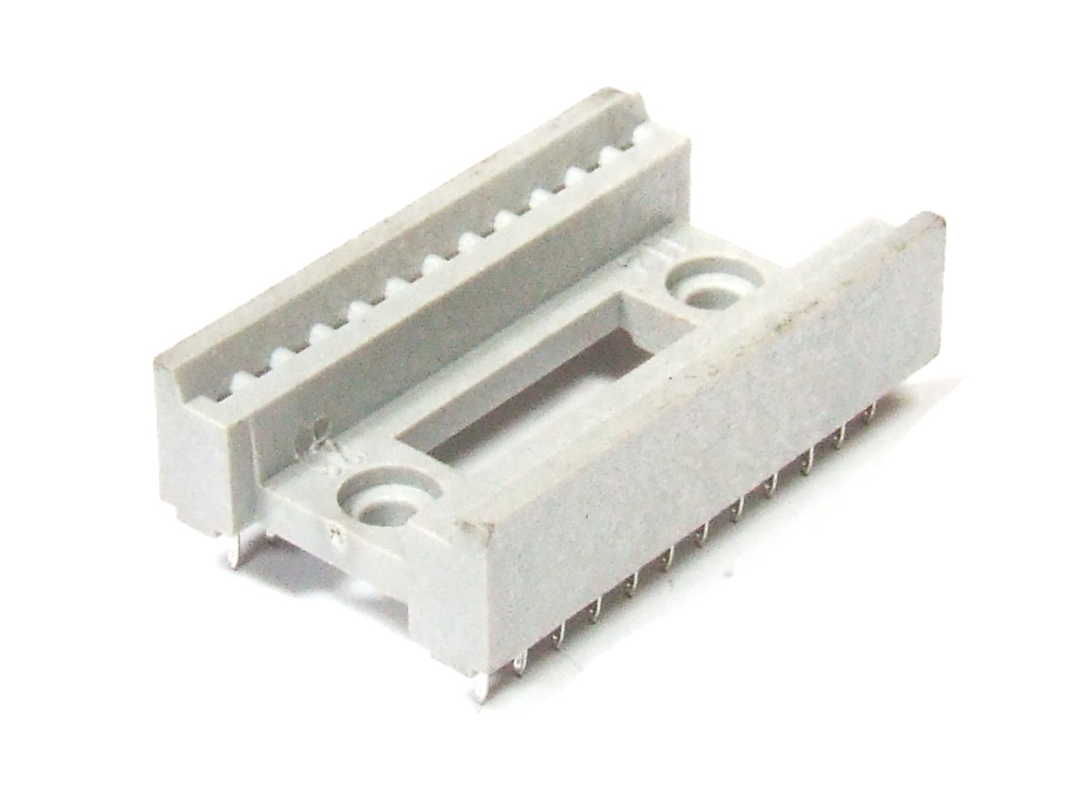 DIL DIP-24-Pin Pol IC Chip Socket Solder Adapter / Sockel RM 2.54mm Pitch